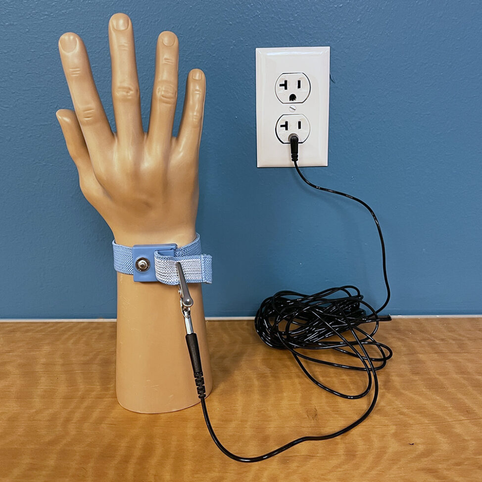 CC3920 ESD Grounding Cable with Alligator Clip Banana Plug and USA ...